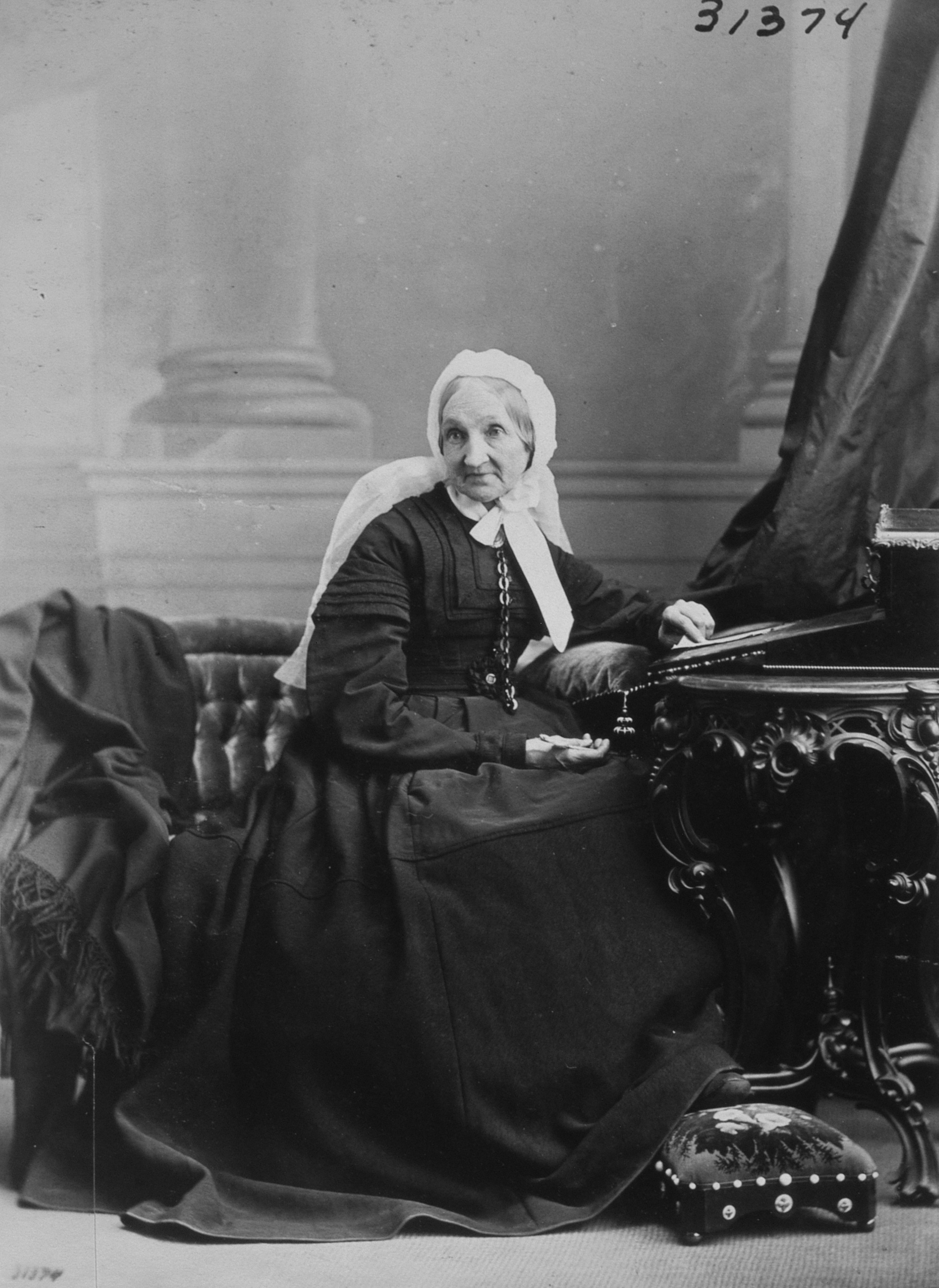 ‘Two Years of Sable Gloom’: The Stages of Victorian Mourning – Grave ...