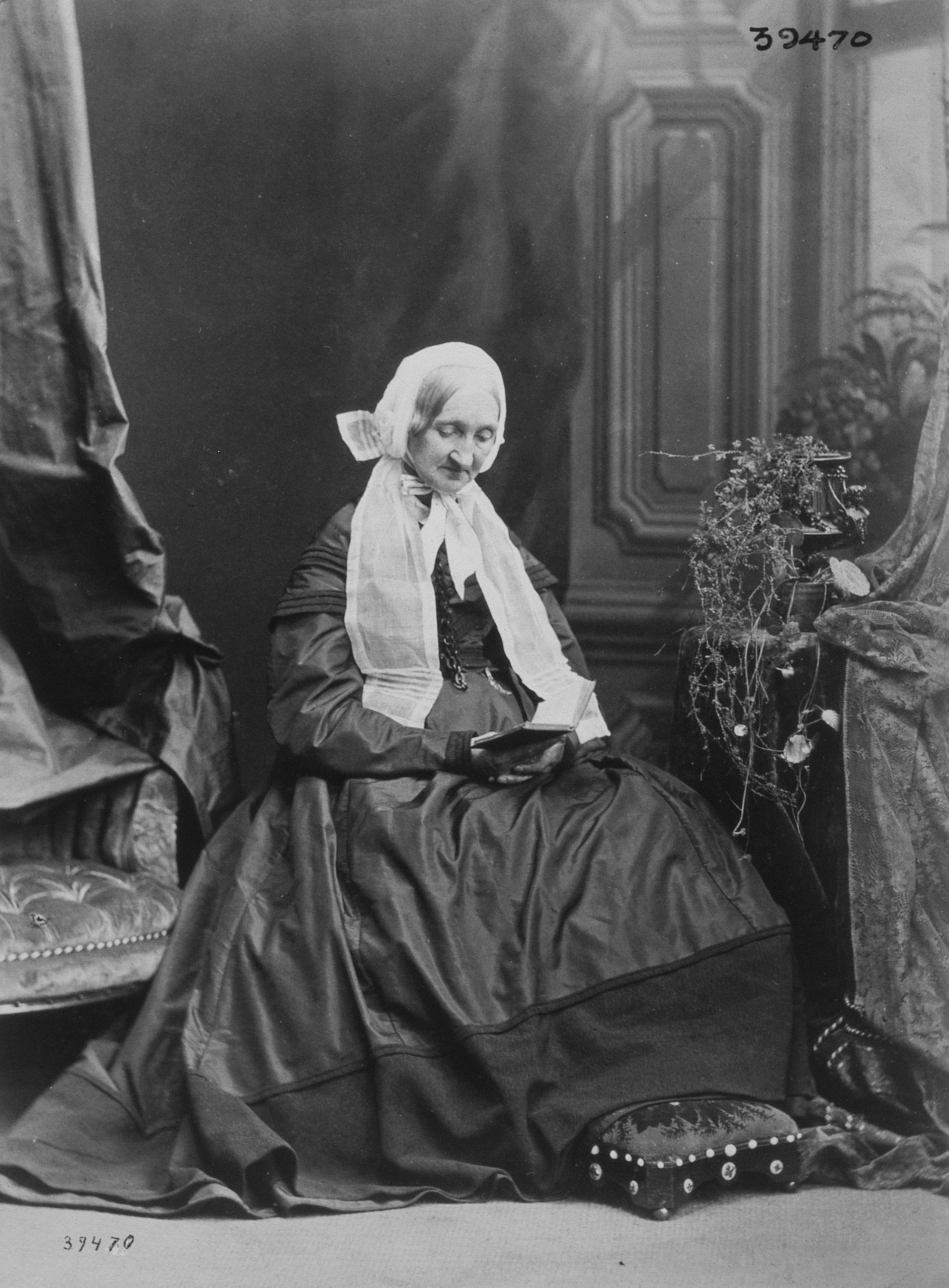 ‘Two Years of Sable Gloom’: The Stages of Victorian Mourning – Grave ...